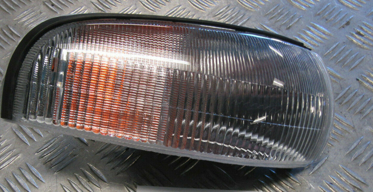 HOLDEN COMMODORE VP CORNER LIGHT INDICATOR RIGHT SIDE INDICATOR LAMP V ...
