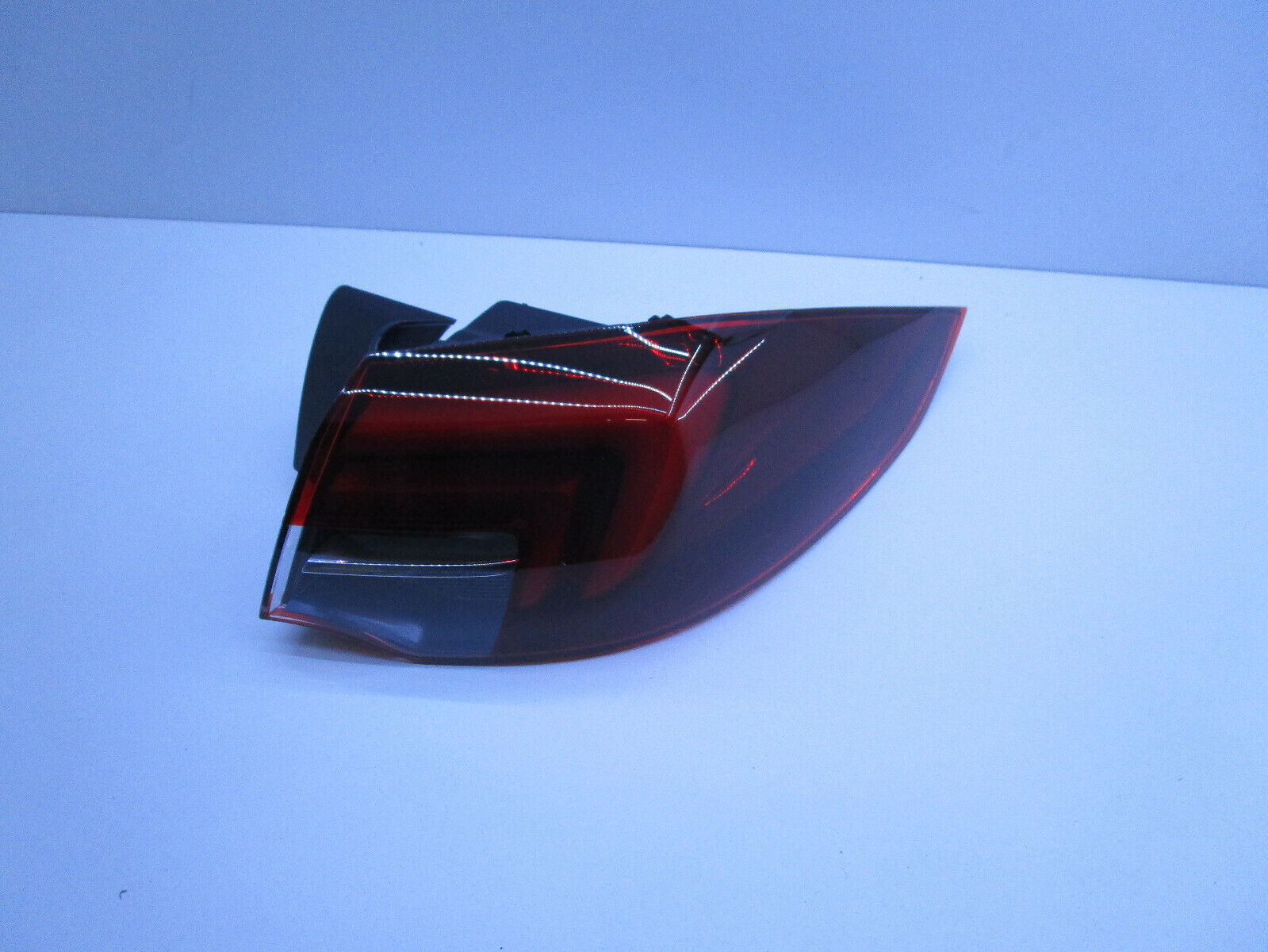 ZB DRIVER SIDE RIGHT TAIL LIGHT LED HOLDEN COMMODORE ZB 2017/2020 GENU ...
